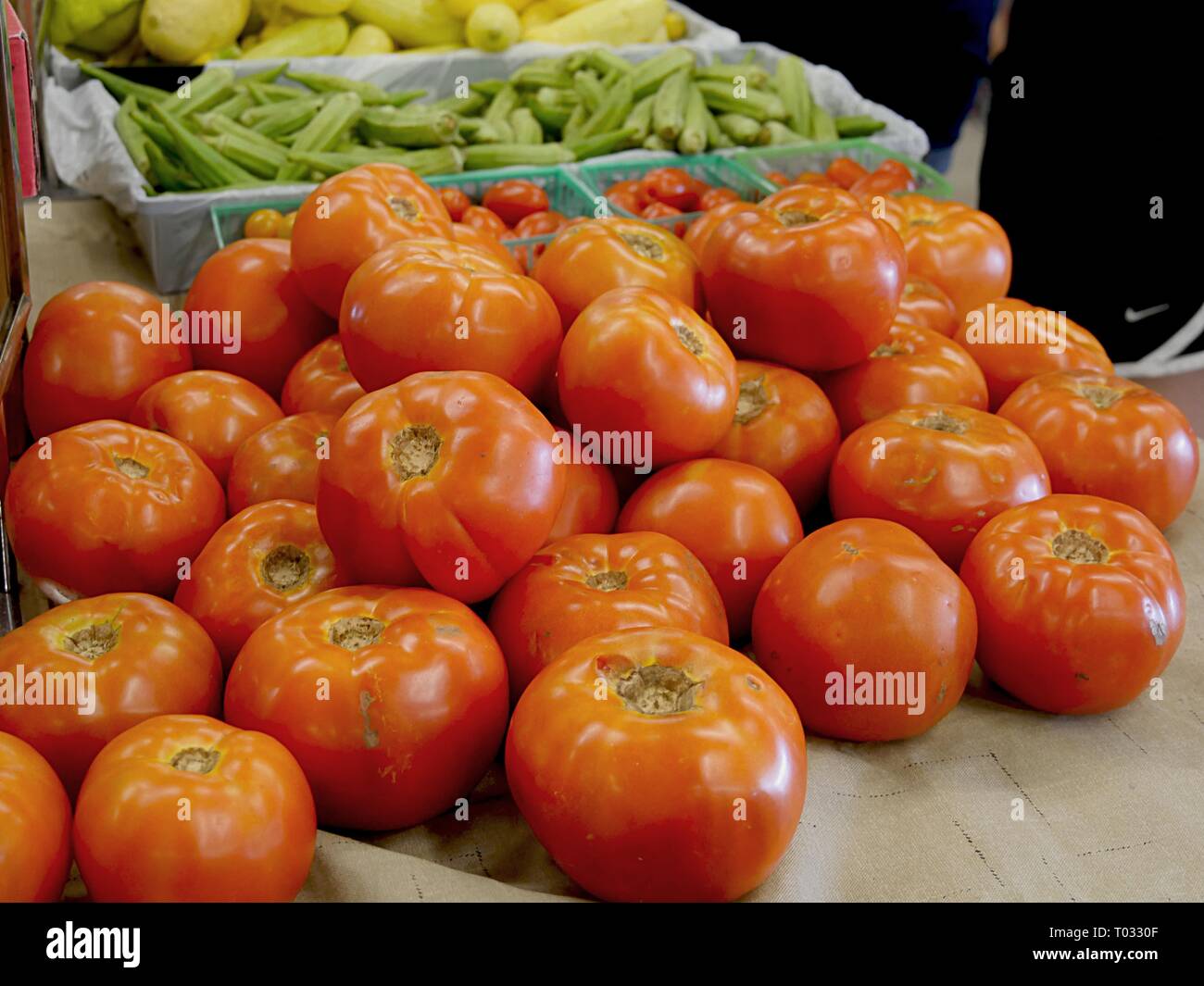 Garden fresh okra and tomatoes hi-res stock photography and images - Alamy