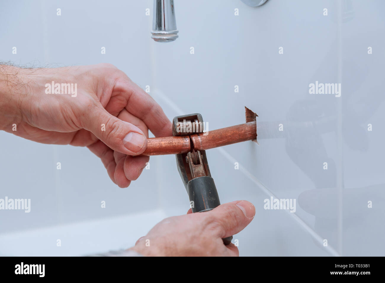 hand of working cutting copper pipe plumbing Stock Photo - Alamy