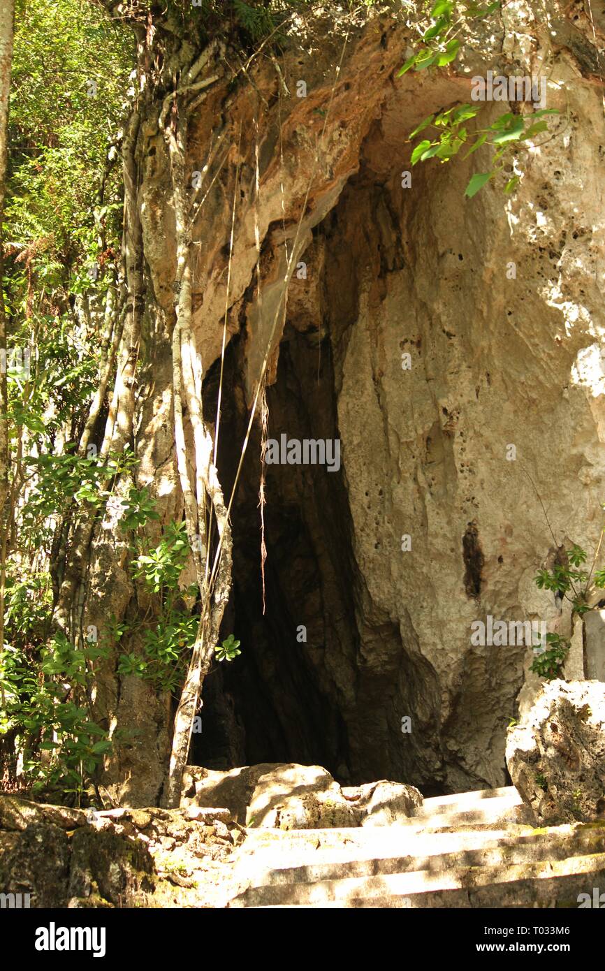 Tonga cave hi-res stock photography and images - Alamy