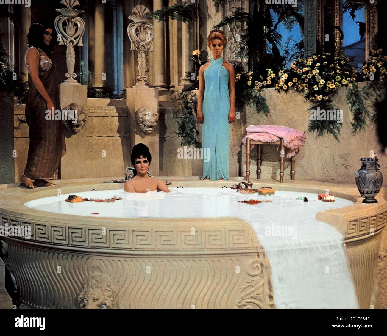 ISABEL COOLEY, FRANCESCA ANNIS, ELIZABETH TAYLOR, CLEOPATRA, 1963 Stock ...