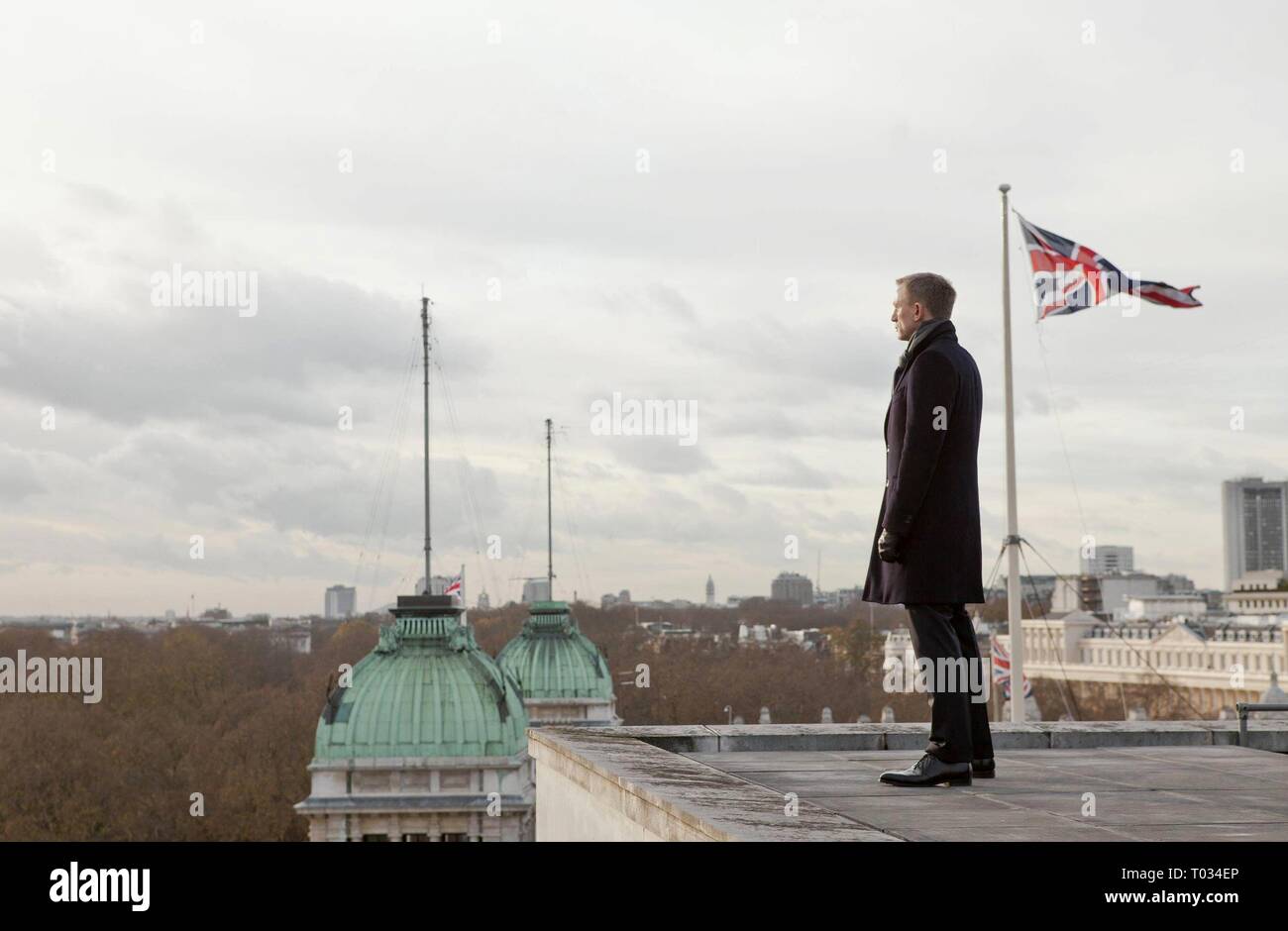 Daniel Craig Skyfall Pictures High Resolution Stock Photography and ...