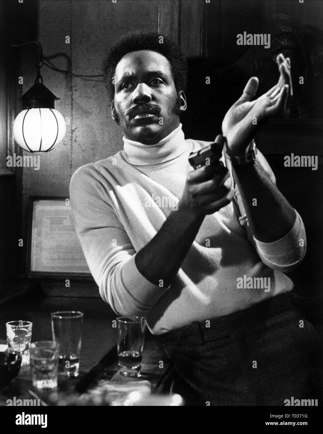 Gordon parks richard roundtree shaft Black and White Stock Photos ...