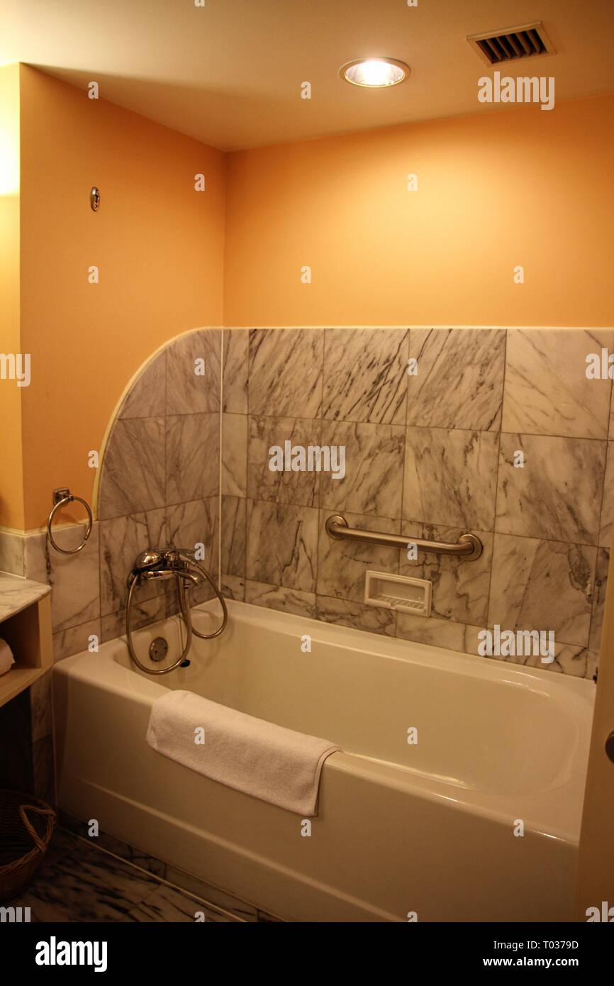 Luxurious bath tub in a plush bathroom of a hotel Stock Photo - Alamy