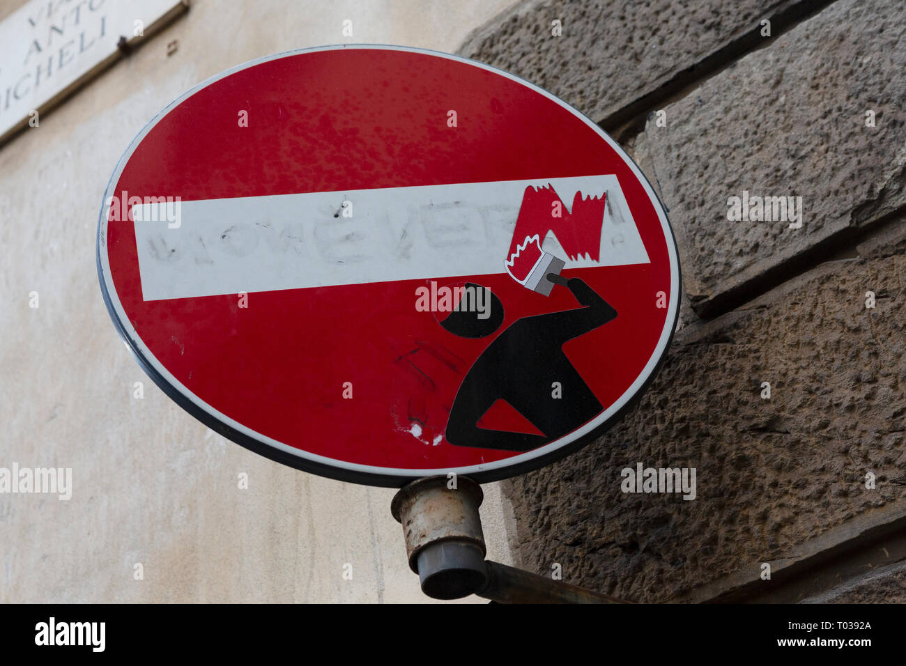 Stop sign in italy hi-res stock photography and images - Alamy