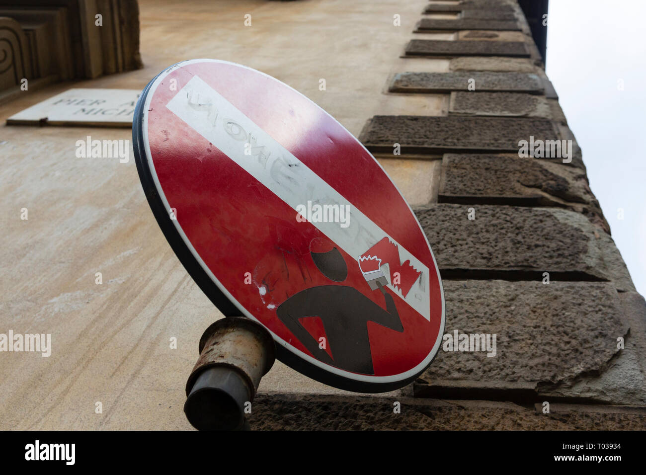 Stop sign in italy hi-res stock photography and images - Alamy