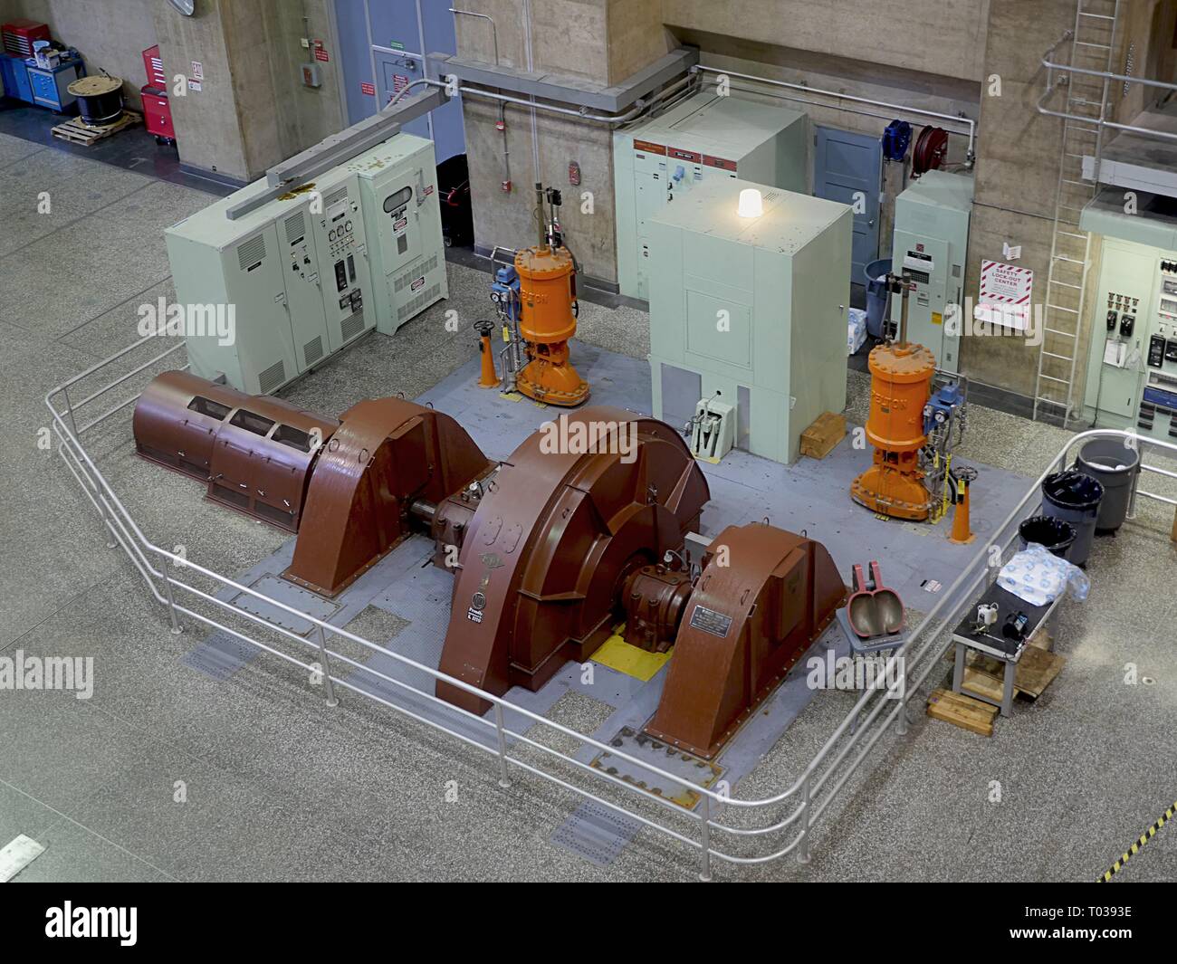 Hydroelectric dam turbine generators hi-res stock photography and ...