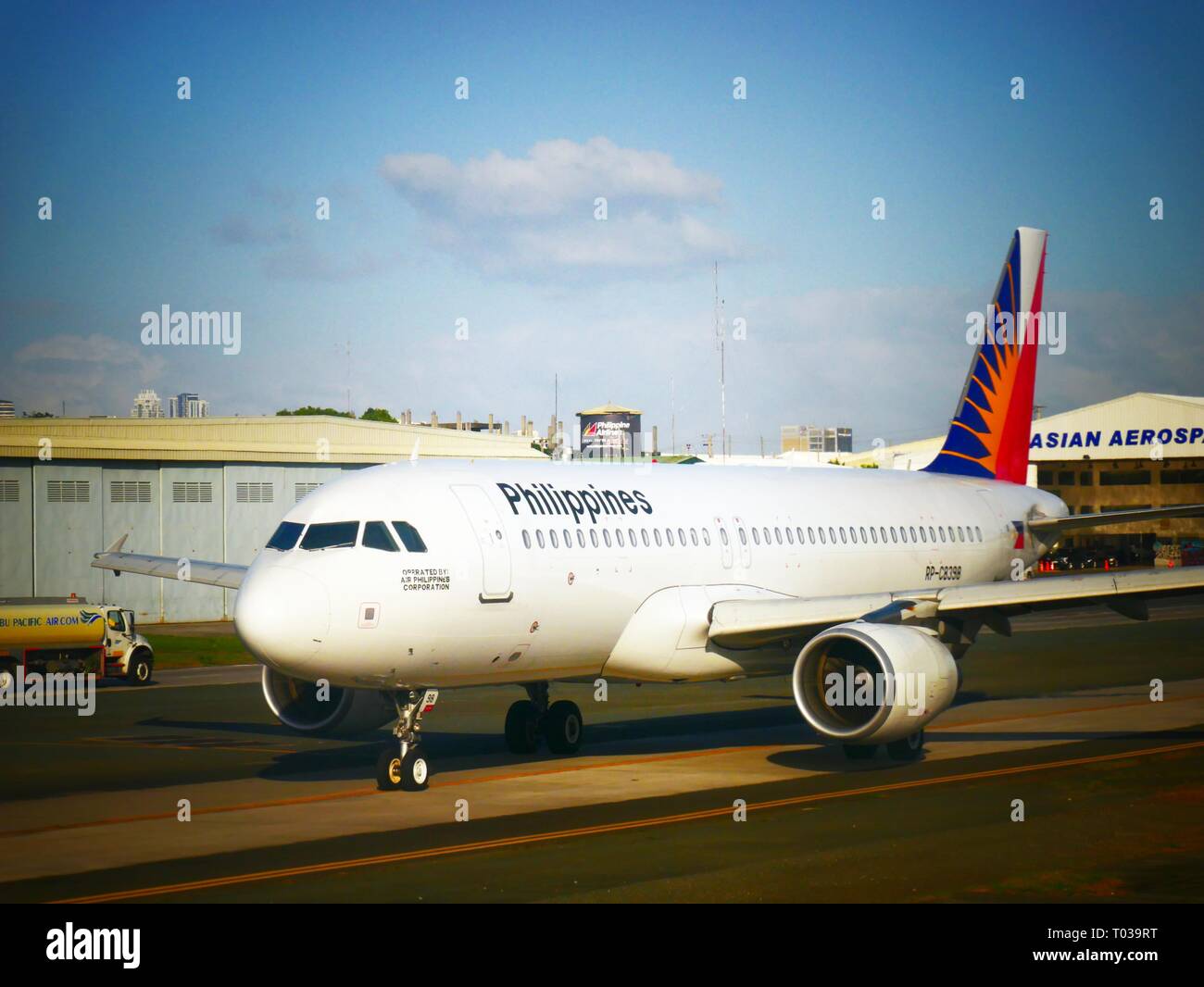PASAY CITY, PHILIPPINES—MARCH 2016: A Philippine Airlines plane taxiing ...