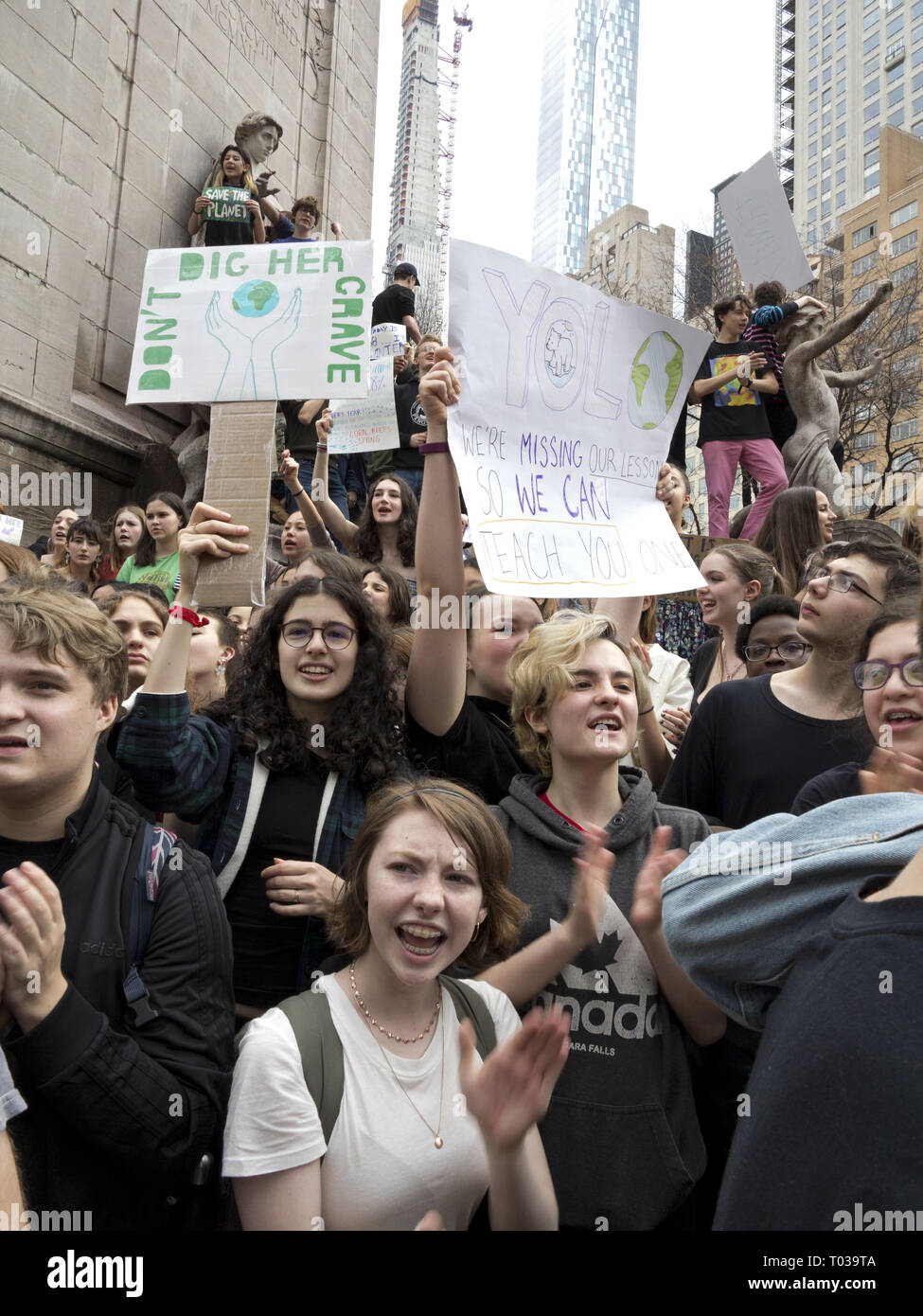 Teens protest climate hi-res stock photography and images - Alamy