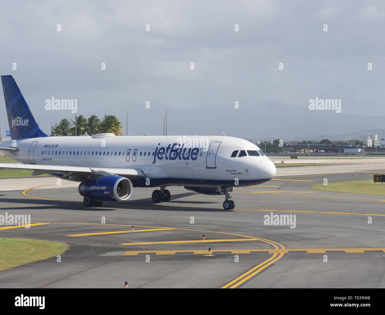 SAN JUAN, PUERTO RICO—MARCH 2017: A JetBlue Airlines plane gets ready ...