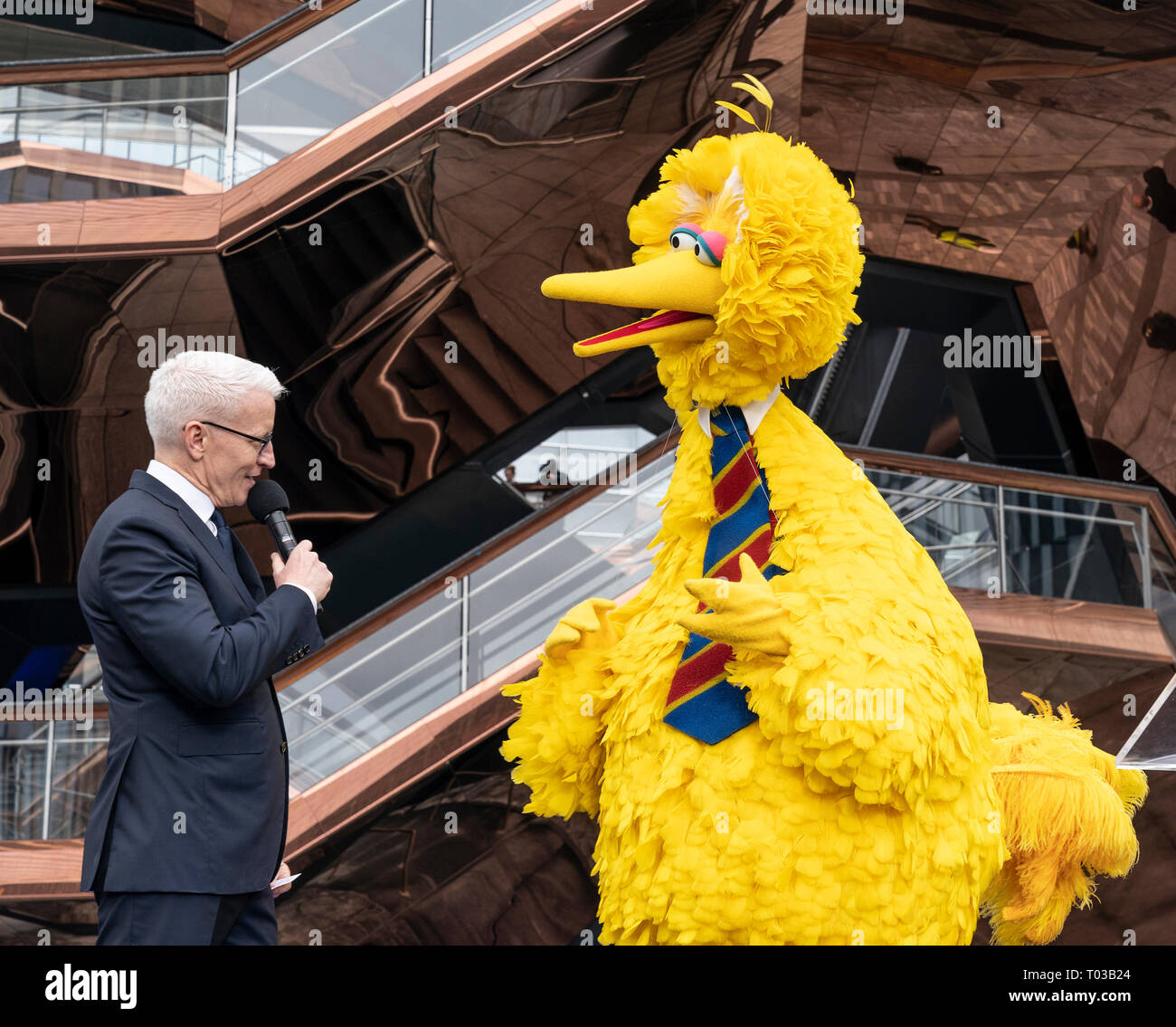 Sesame streets big bird hi-res stock photography and images - Alamy