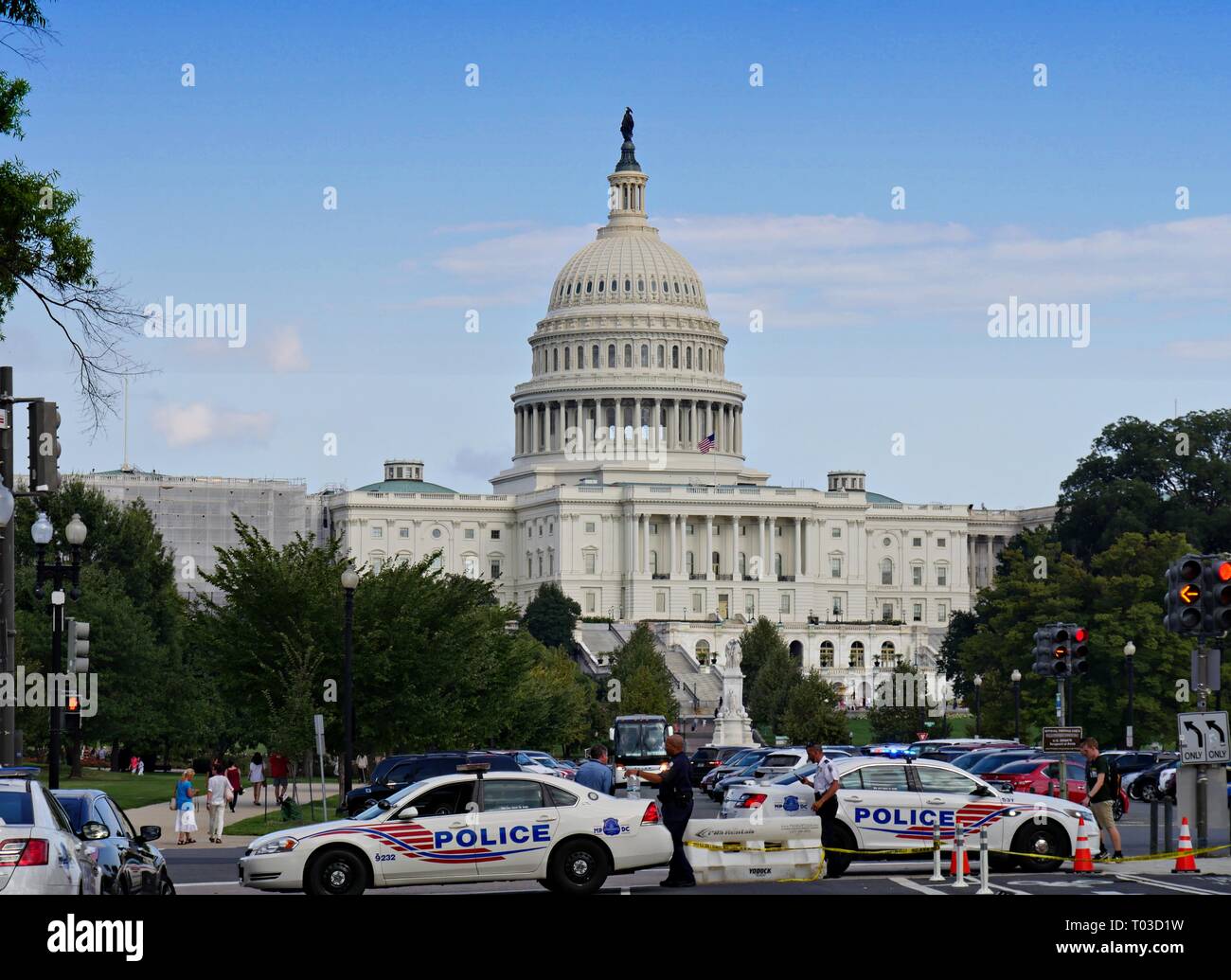 Police cars capitol building hi-res stock photography and images - Alamy