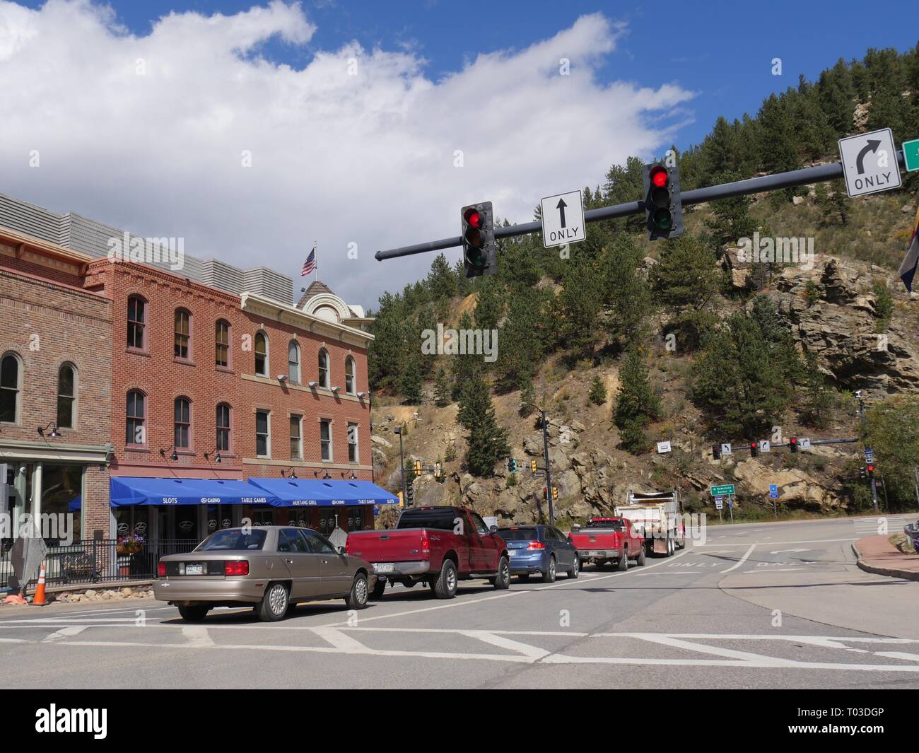 CENTRAL CITY, COLORADO—OCTOBER 2017: A line of cars wait for the ...