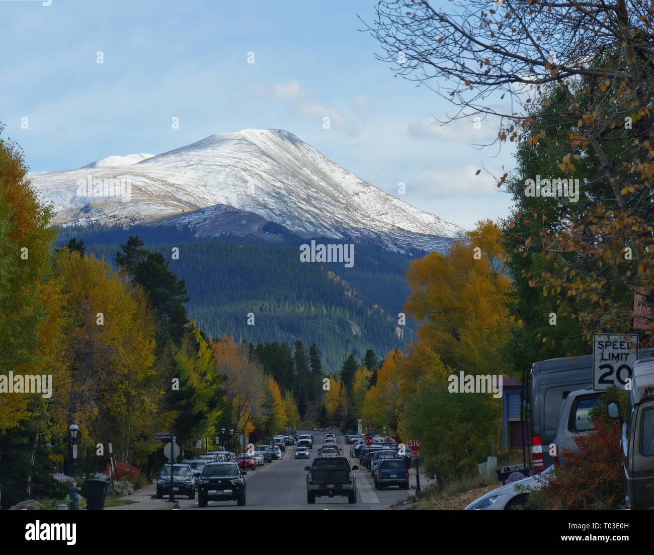 BRECKENRIDGE, COLORADO—OCTOBER 2017: Scenic street with colorful leaves ...