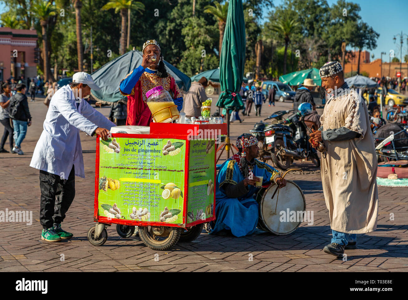 moroccan-performance-culture-medina-documentary-photography-hi-res