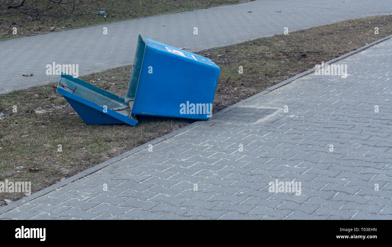 inverted sand tank on city street day Stock Photo - Alamy