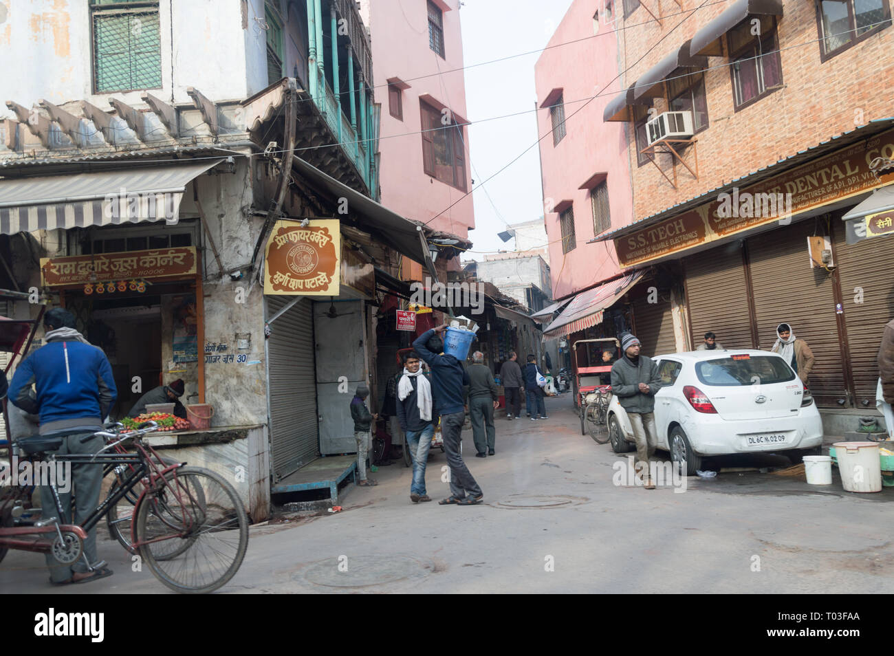 Indian life street hi-res stock photography and images - Alamy