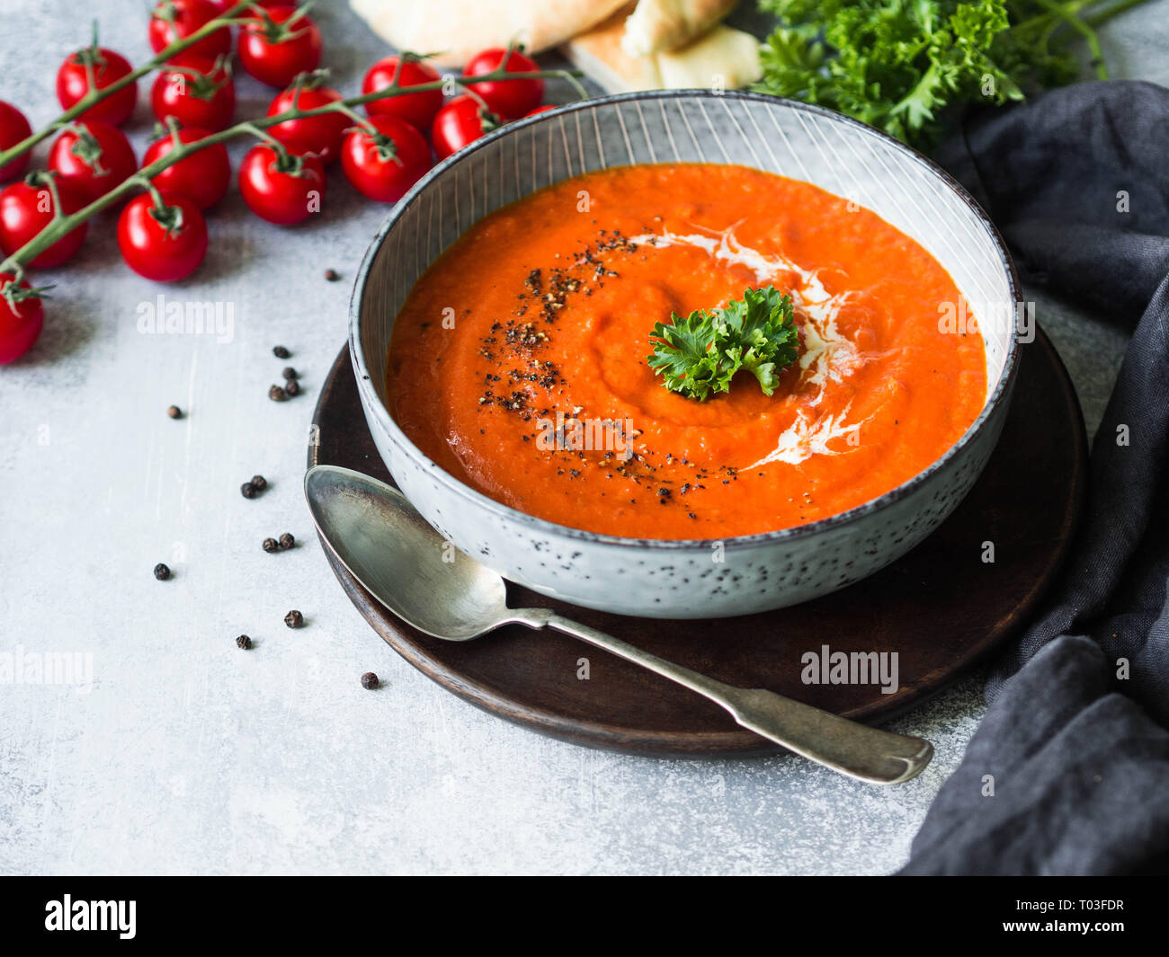 Curly parsley plate hi-res stock photography and images - Alamy
