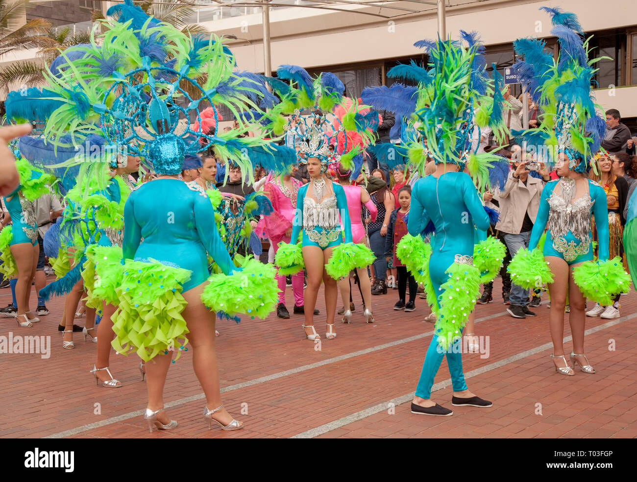 LAS PALMAS DE GRAN CANARIA, SPAIN - March 02: Samba groups in colorful ...