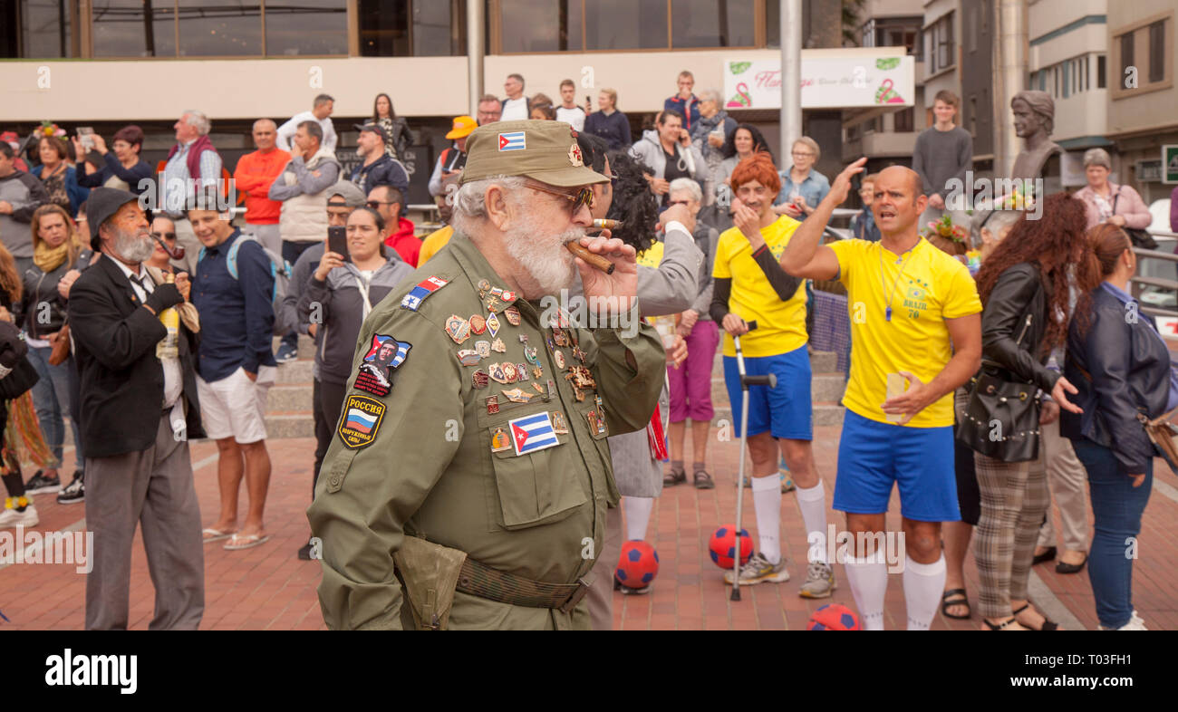 LAS PALMAS DE GRAN CANARIA, SPAIN - March 02: Samba groups in colorful ...