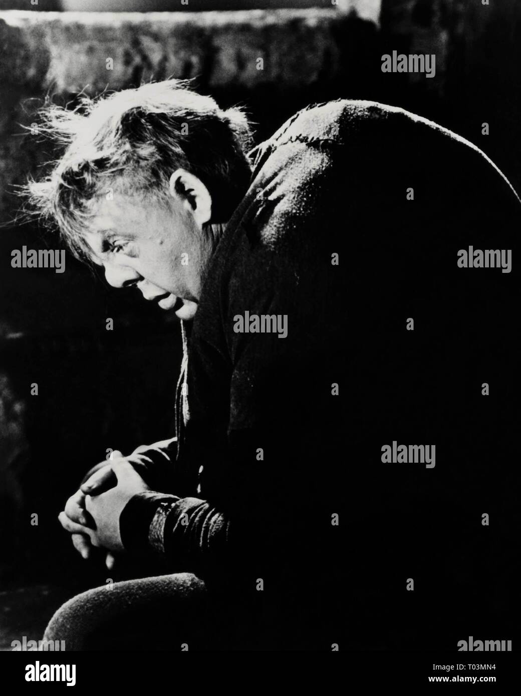 CHARLES LAUGHTON, THE HUNCHBACK OF NOTRE DAME, 1939 Stock Photo - Alamy