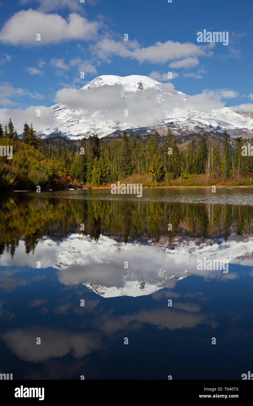 Bench lake mount rainier hi-res stock photography and images - Alamy