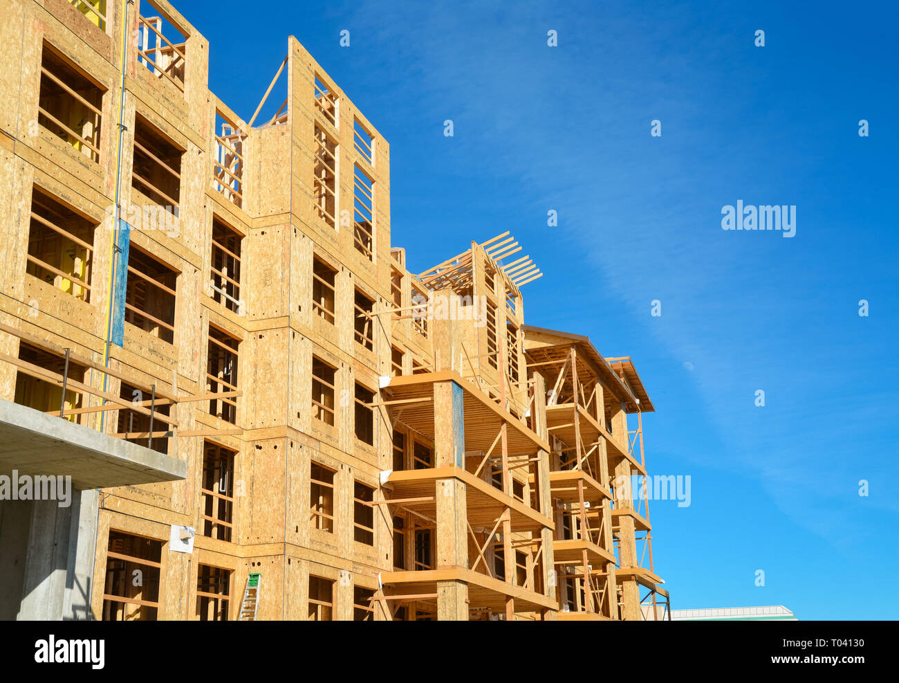 New low-rise building under construction on sunny day Stock Photo - Alamy