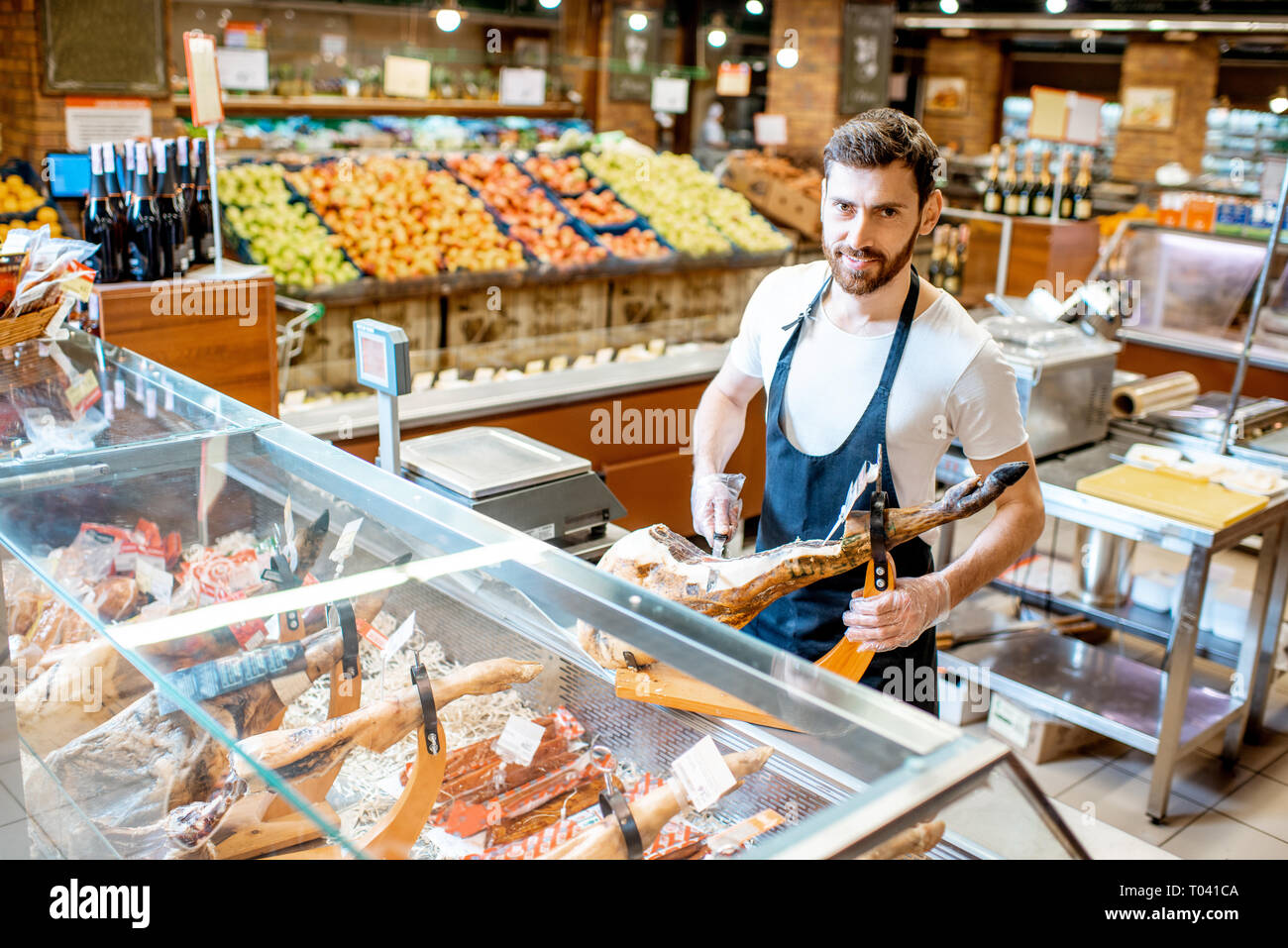 Seller cutting jamon ham slicing hi-res stock photography and images ...