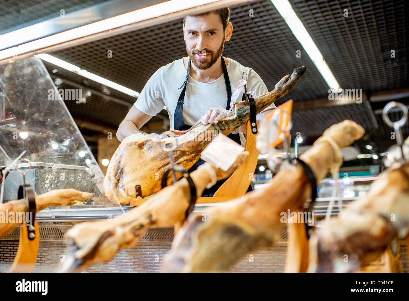 Seller cutting jamon ham slicing hi-res stock photography and images ...