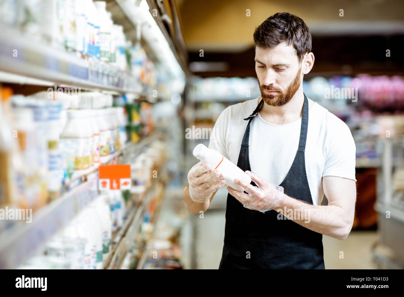 Milk on store shelf hi-res stock photography and images - Alamy