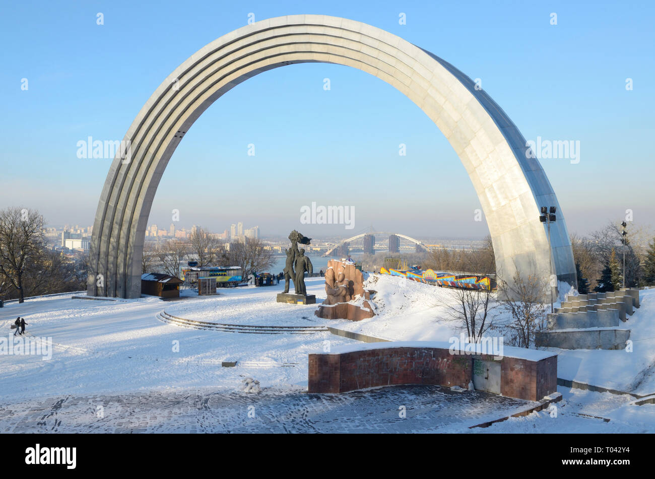Arch of friendship of nations hi-res stock photography and images - Alamy