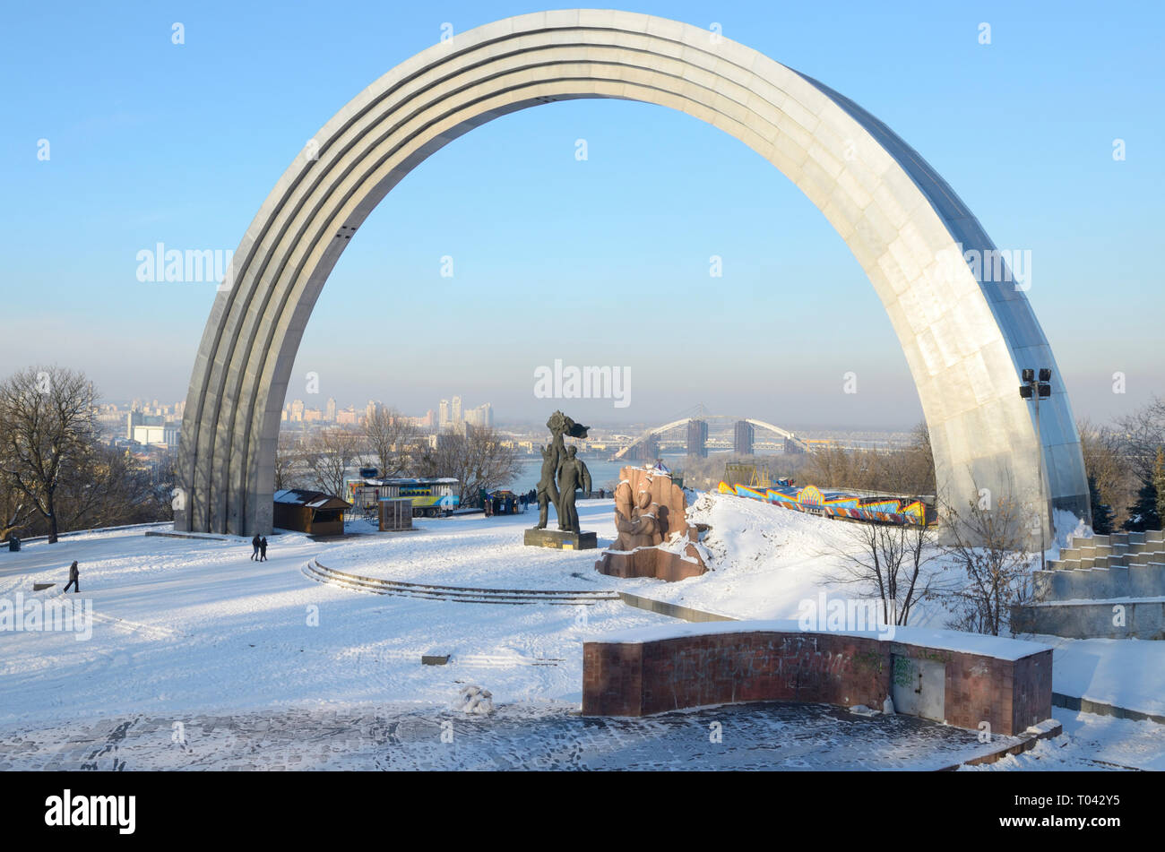 Arch of friendship of nations hi-res stock photography and images - Alamy