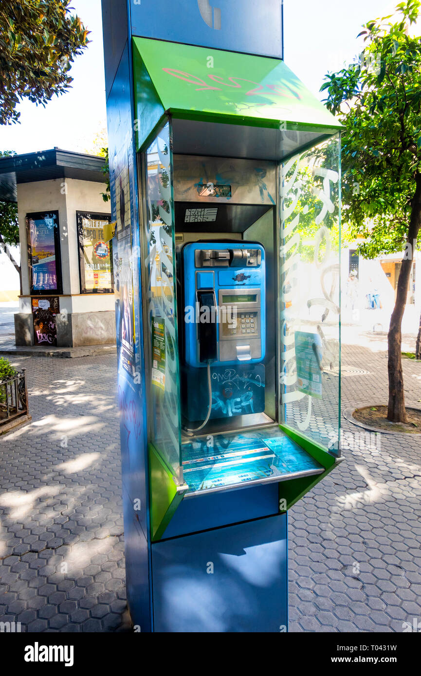 Public telephone booth hi-res stock photography and images - Alamy