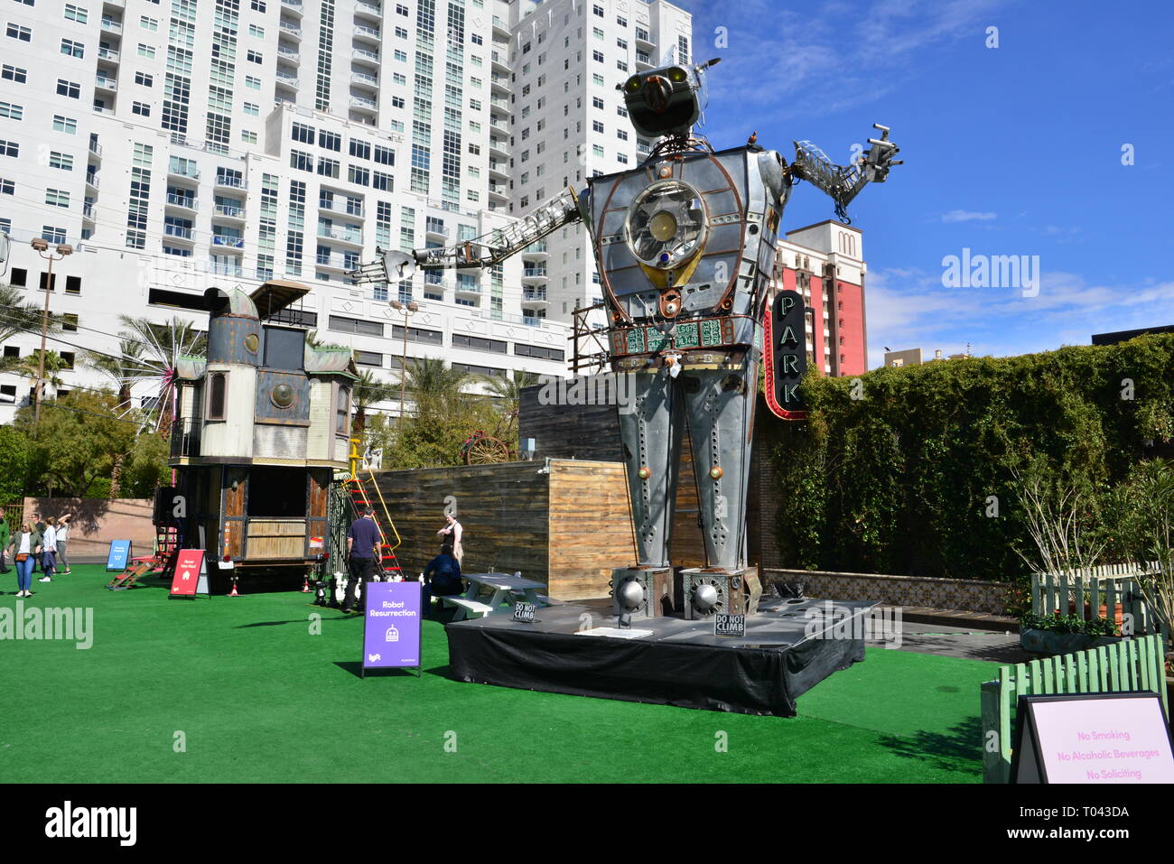 Robot resurrection hi-res stock photography and images - Alamy