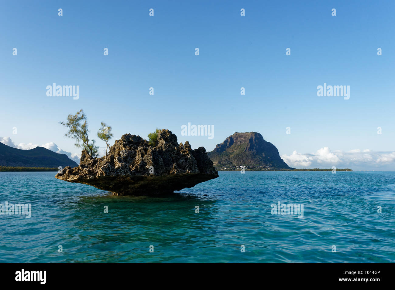 Mauritius Crystal Rock in front Ile aux Benitiers Stock Photo - Alamy
