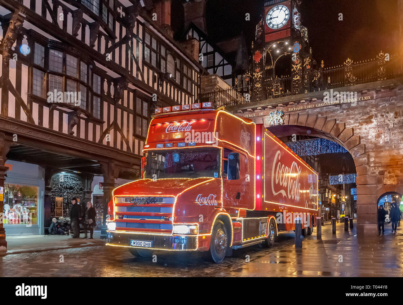 Coca cola christmas truck hi-res stock photography and images - Alamy