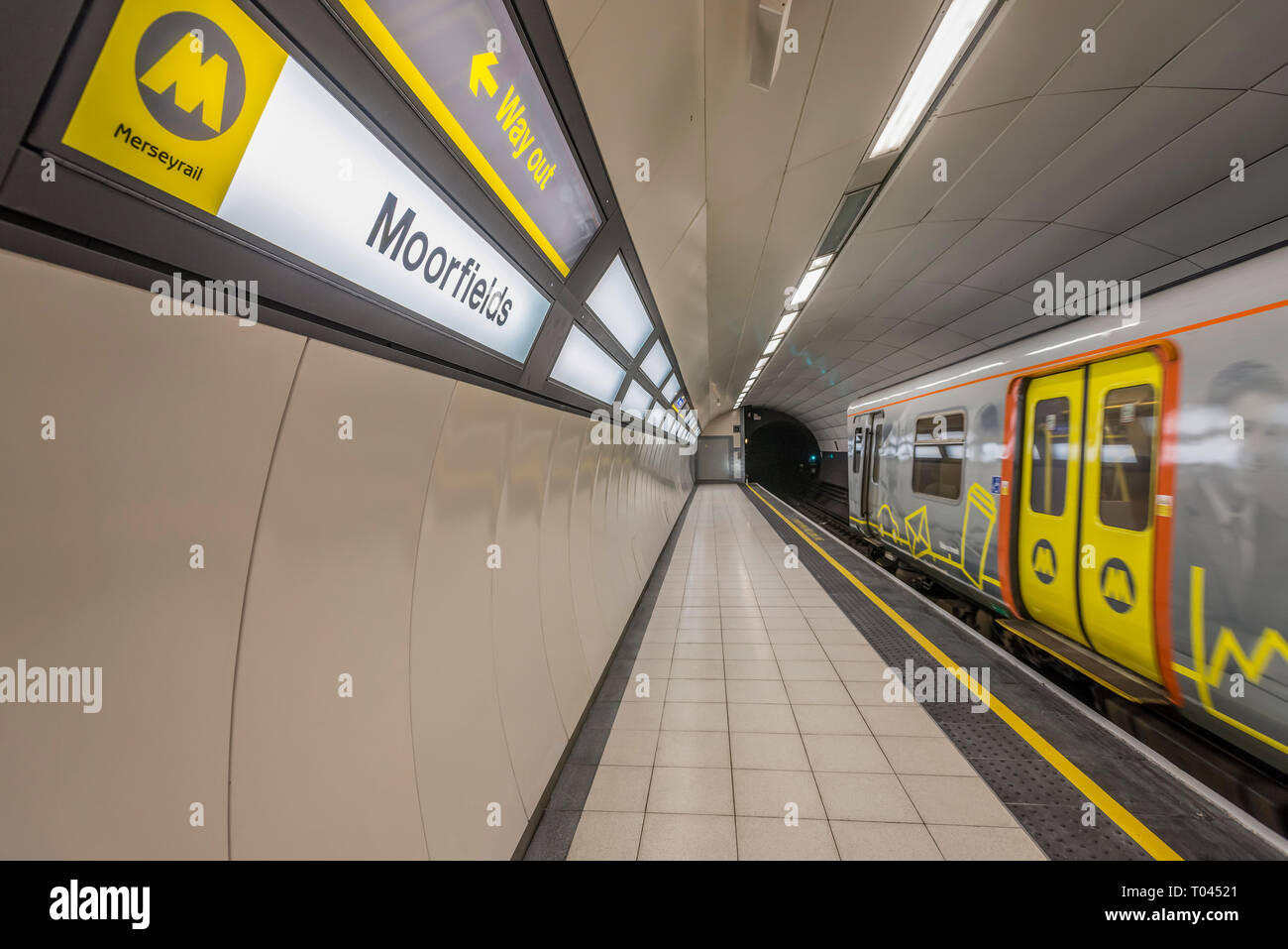Moorfields Platform High Resolution Stock Photography and Images - Alamy