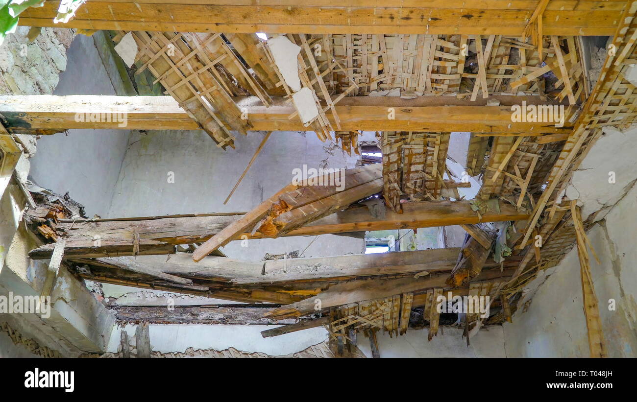 Ruined ceiling hi-res stock photography and images - Alamy