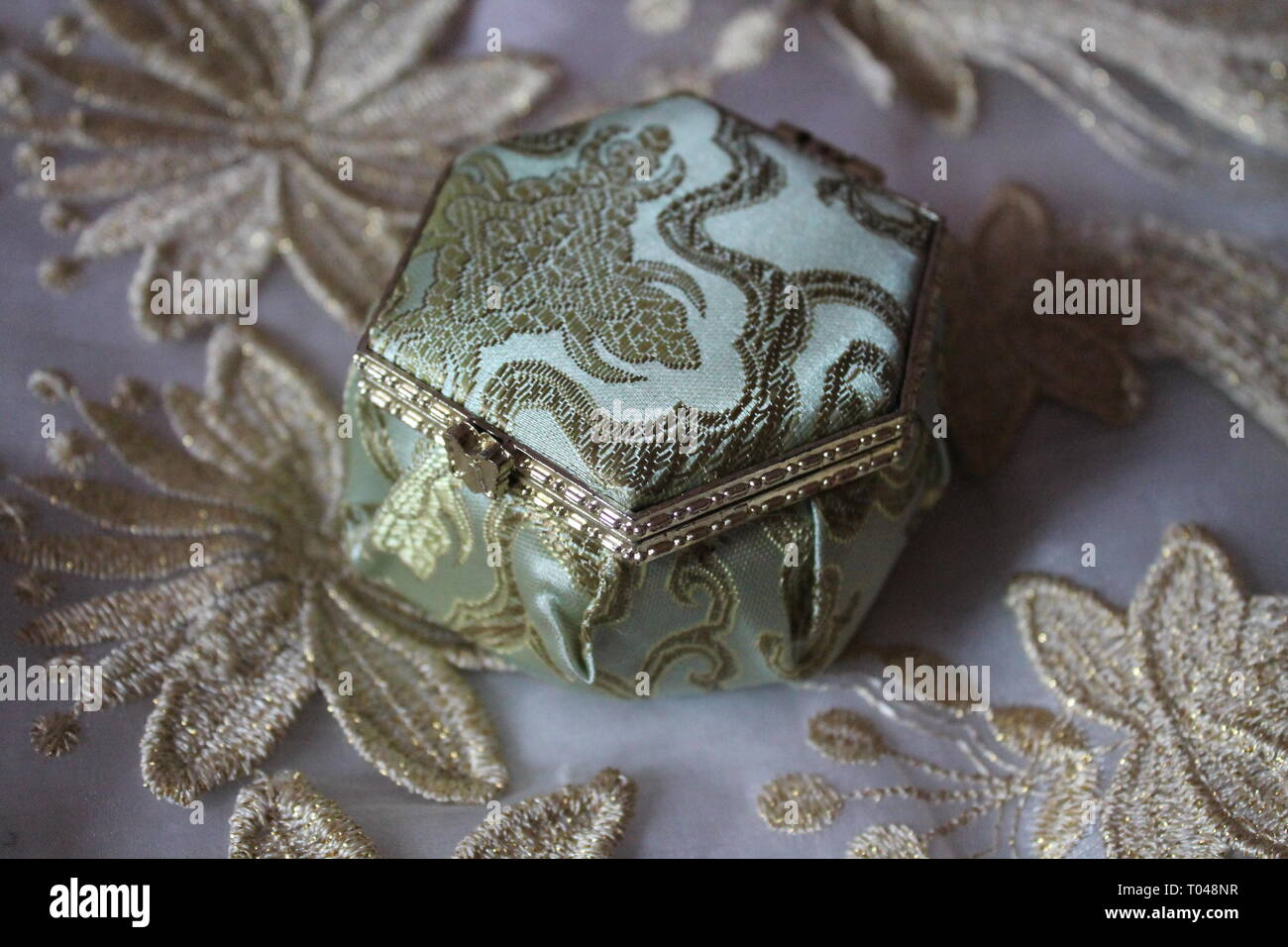 Pearl color hi-res stock photography and images - Alamy