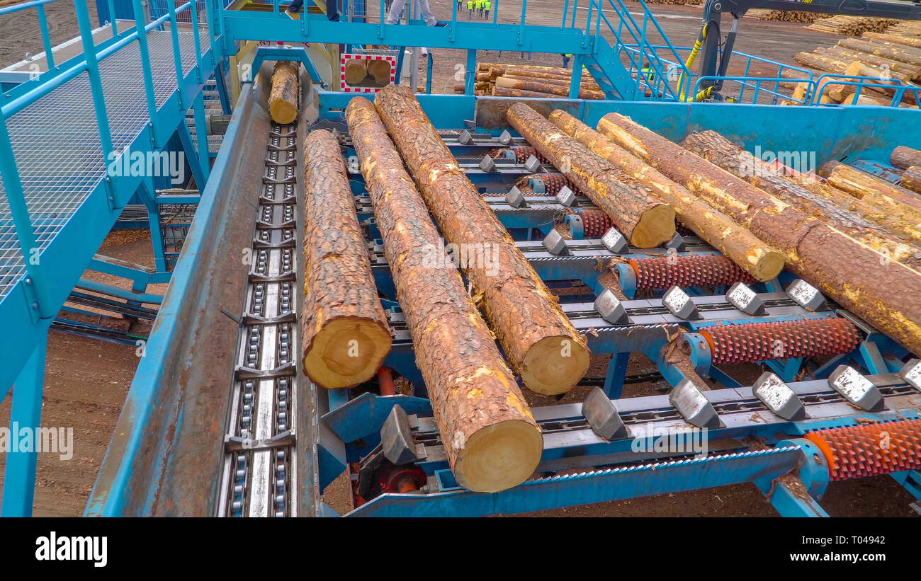 Log monitor hi-res stock photography and images - Alamy