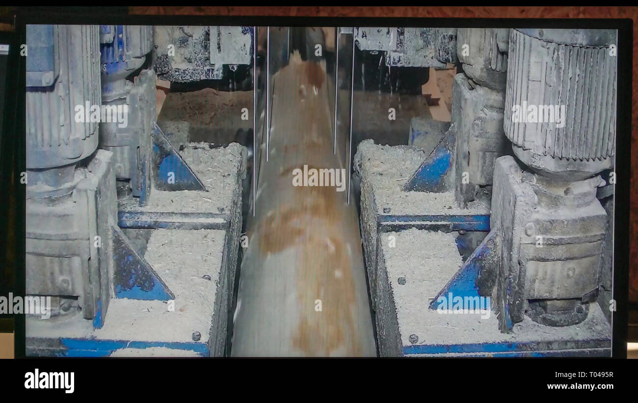 Sawmill blades cutting logs hi-res stock photography and images - Alamy