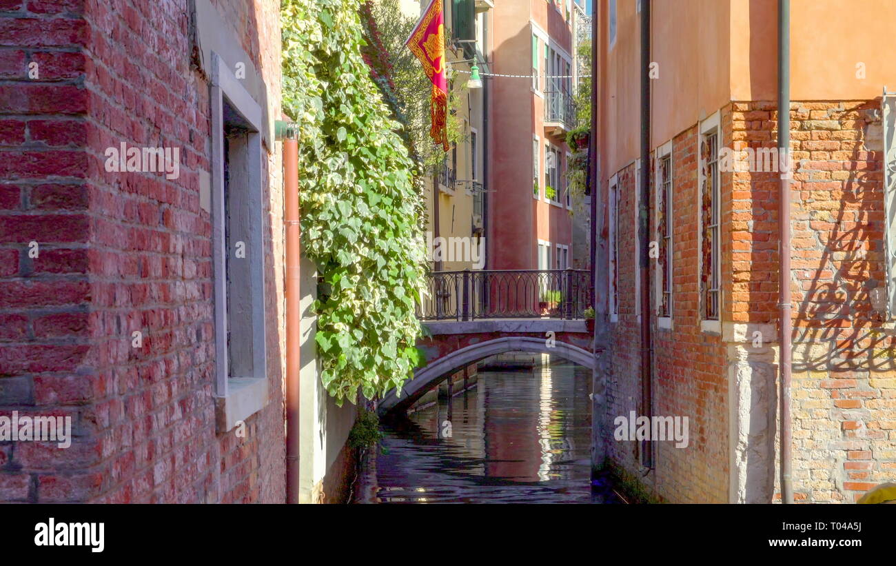 Two people connecting street hi-res stock photography and images - Alamy
