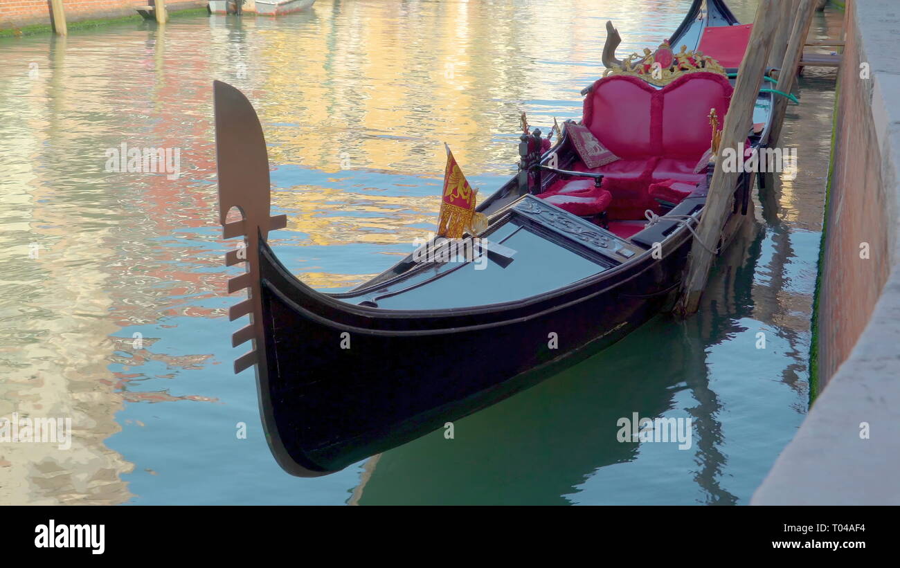 Black gondola hi-res stock photography and images - Alamy