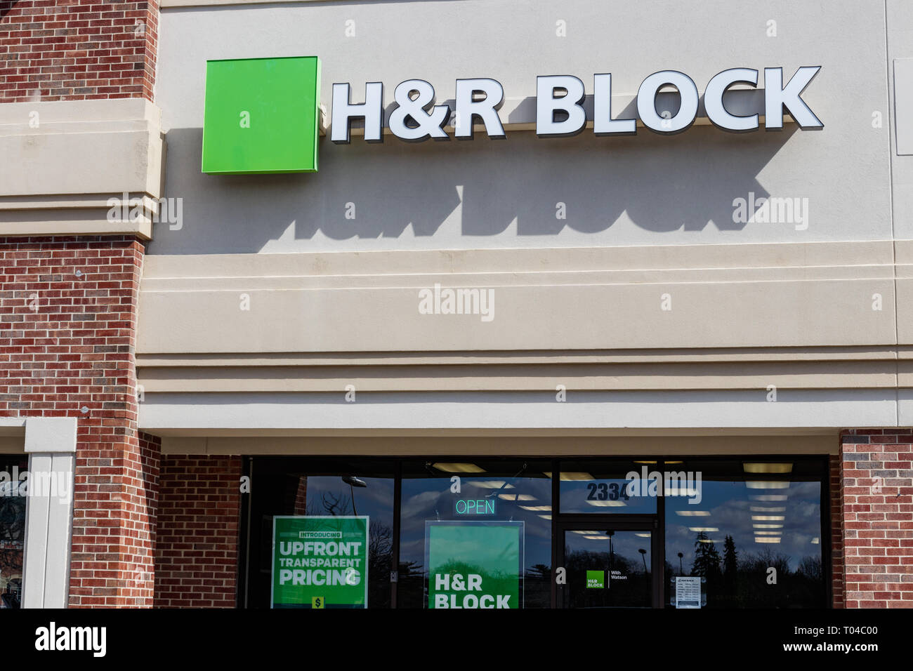 H&r block hi-res stock photography and images - Alamy