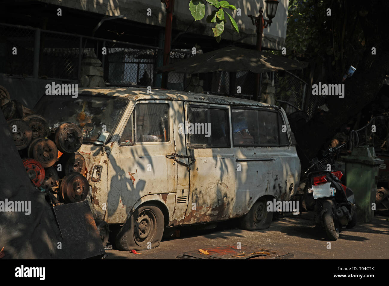 Car wreck car cemetery rust bucket Stock Photo - Alamy