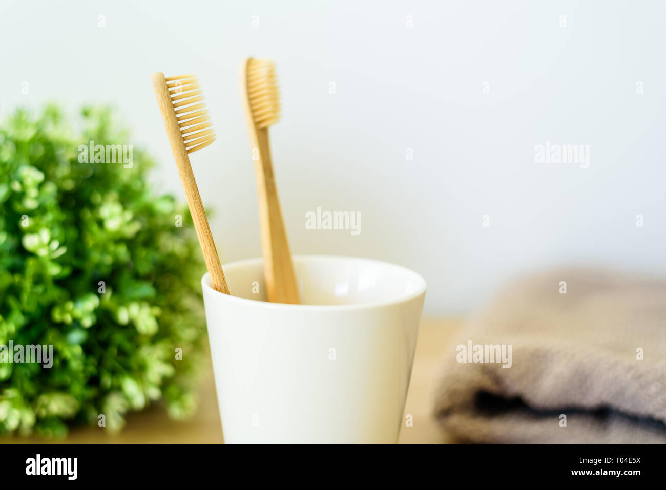 Toothbrush and toothpaste in cup hi-res stock photography and images ...