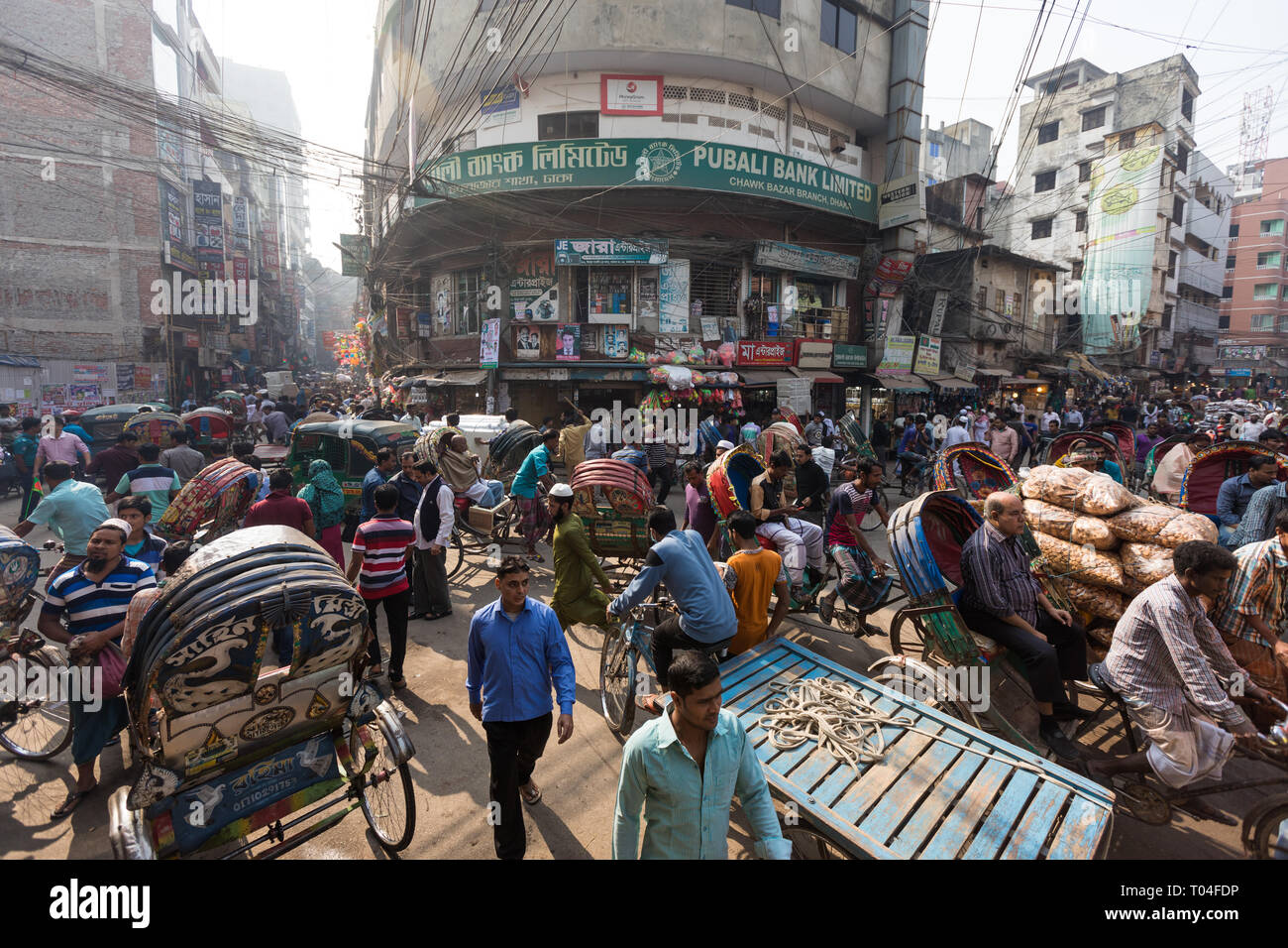 Streets crowded with cars and buses hi-res stock photography and images ...