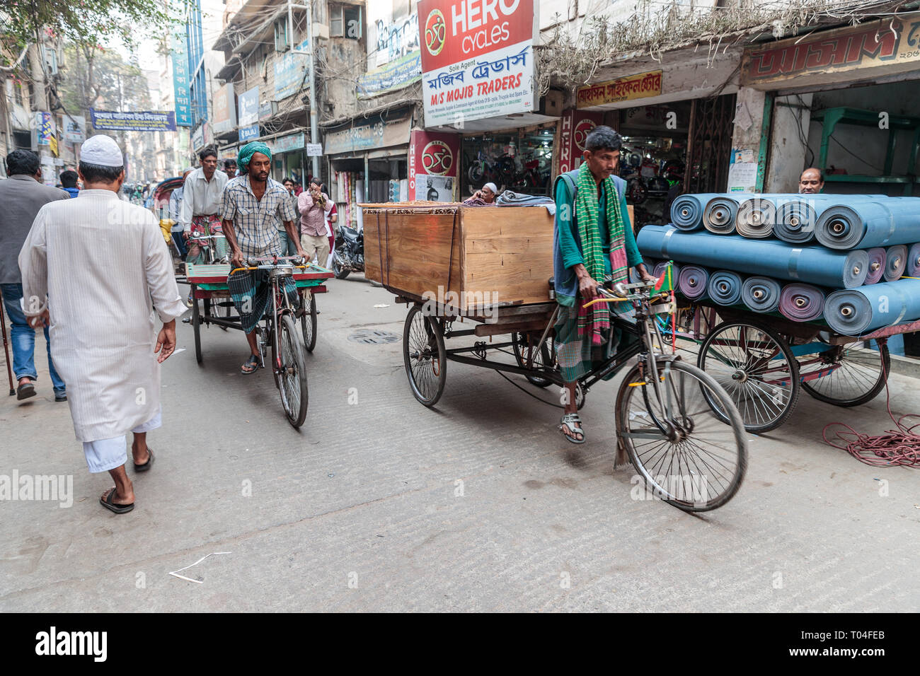 Cycle rickshaw bangladesh hi-res stock photography and images - Alamy
