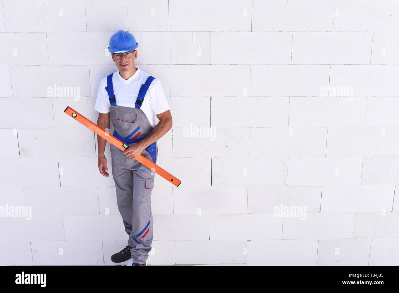 Construction workers build house hi-res stock photography and images ...