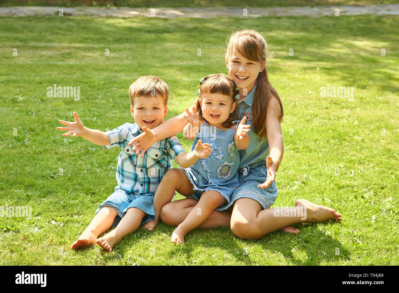 Children playing in the outdoors hi-res stock photography and images ...
