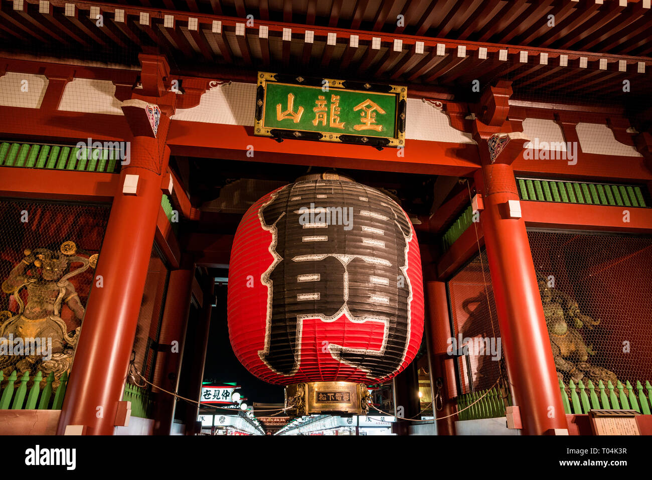 Kaminarimon (Thunder Gate) big red lantern at night, a very popular ...